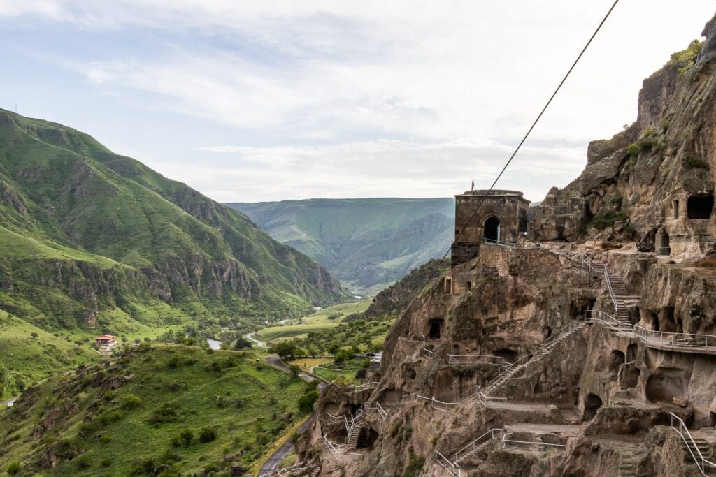 Vardzia Cave Town, een bijzonder grottencomplex in Georgië | Traveldash ...